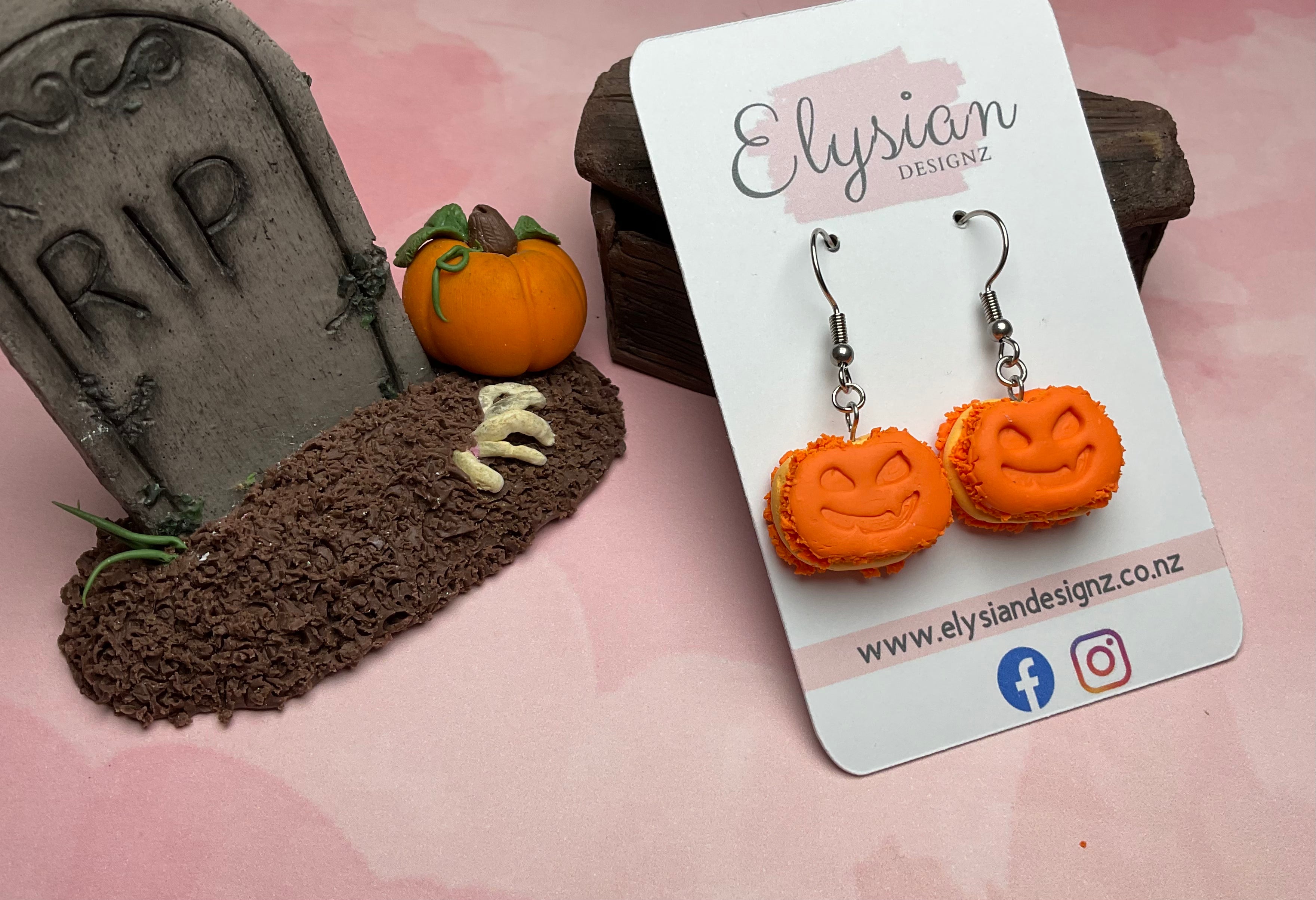 Pumpk-a-rons – Elysiandesignz